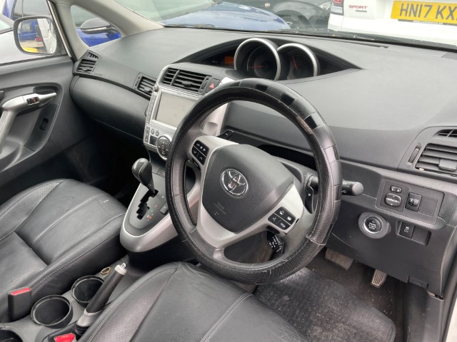 Used 2011 TOYOTA VERSO for sale at online auction | RAW2K