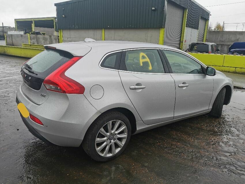 Used 2012 VOLVO V40 for sale at online auction | RAW2K