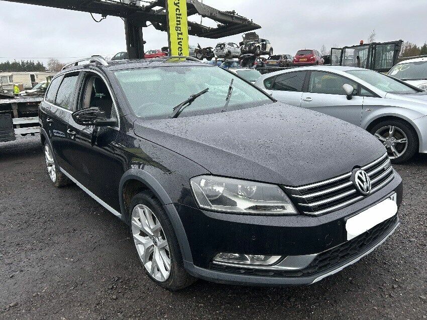Used 2013 VOLKSWAGEN PASSAT for sale at online auction | RAW2K
