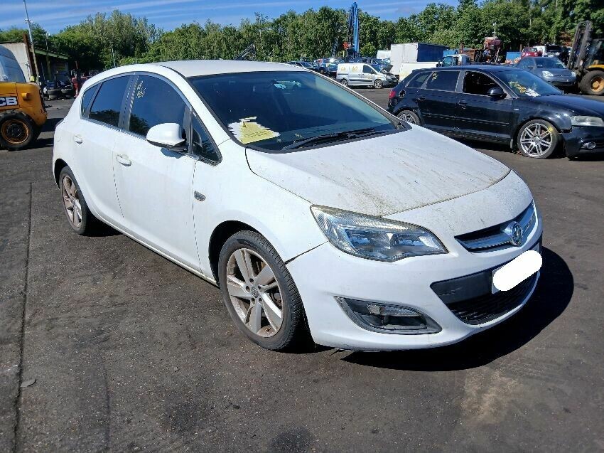 Used 2015 VAUXHALL ASTRA for sale at online auction | RAW2K